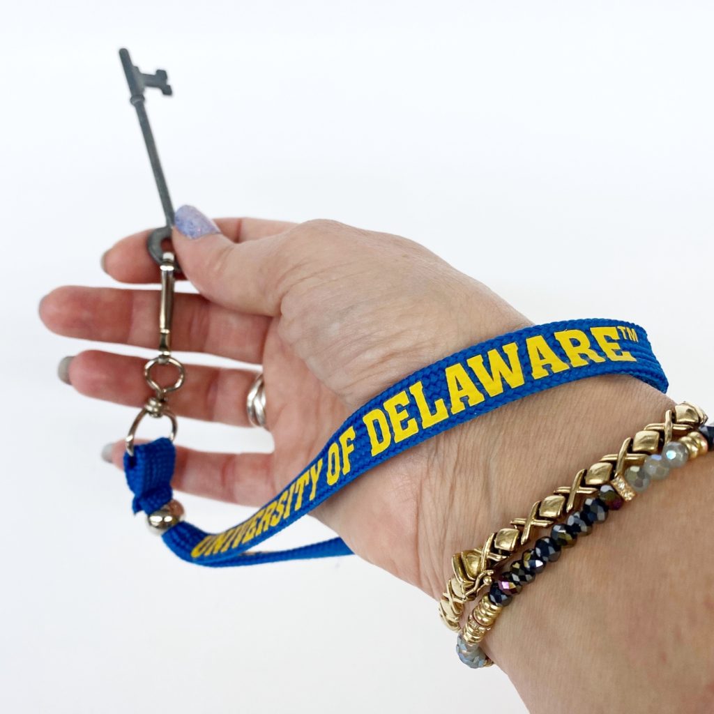 University of Delaware Shoelace Wristlet Keychain – National 5 and 10
